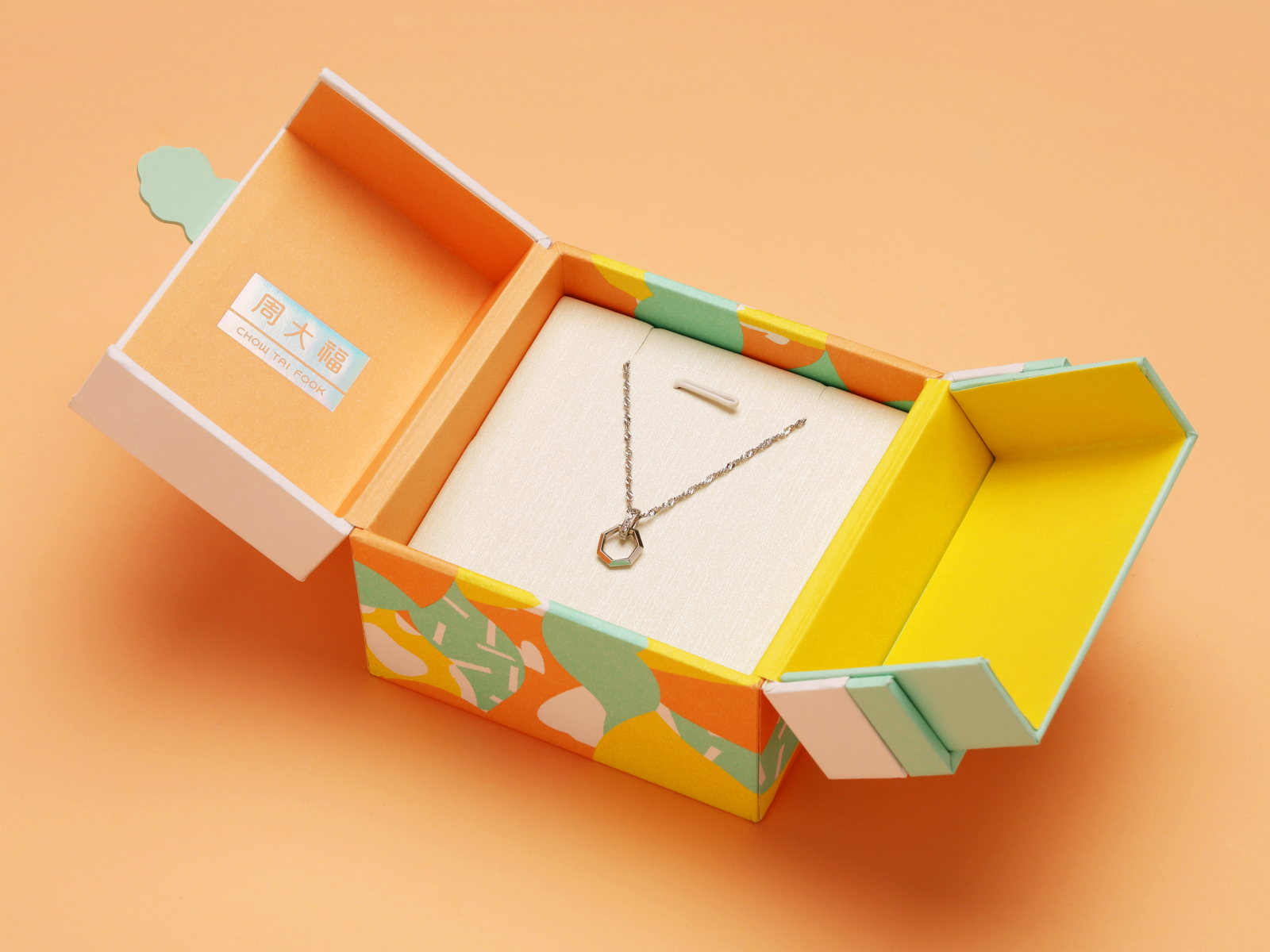 Token of Friendship: Packaging Design & Visual Mechandising - noiseless